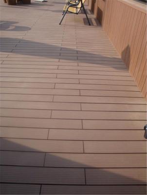 Cina Tasso di assorbimento dell'acqua 2,5% Pavimenti sintetici WPC personalizzati per pavimenti di ingegneria in vendita