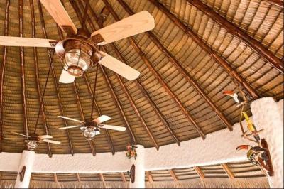 China Synthetic Resin African Artificial Thatch for Roof Simulation Environment in High Demand for sale