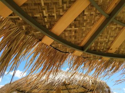 Cina Piastrelle di paglia sintetica ignifughe per tetti artificiali ecologici in vendita