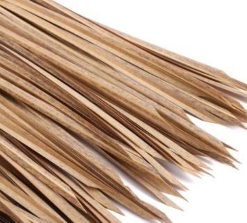 Cina Tetti di plastica ignifugo a base di paglia artificiale personalizzati per aree esterne resistenti al fuoco in vendita