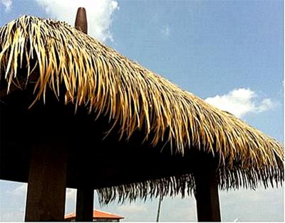 Cina Buono prezzo Indonesia Plastico Artistic Dry Straw Gazebo Canopy Tent Pergolas Tende Sintetico Cottage Straw Dry Grass roof in vendita