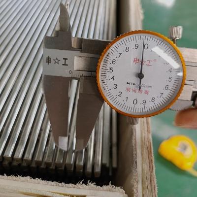 Cina Wedge Wire Screen in Low Carbon Steel MOQ 1 Piece for Efficient Polishing in vendita