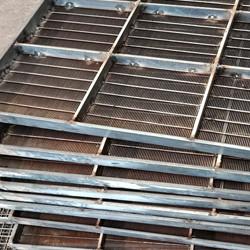 Cina Cesto di schermo industriale efficiente per uno spessore di filtrazione efficace 2 mm-6 mm in vendita