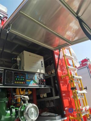 Cina 206kw 4x2 allungano i veicoli di soccorso del fuoco della schiuma dell'acqua della carrozza con offerta 8000kg in vendita