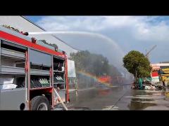 Double Cabin 4×2 Drive Foam Firefighting Truck Wireless Remote Control Monitor
