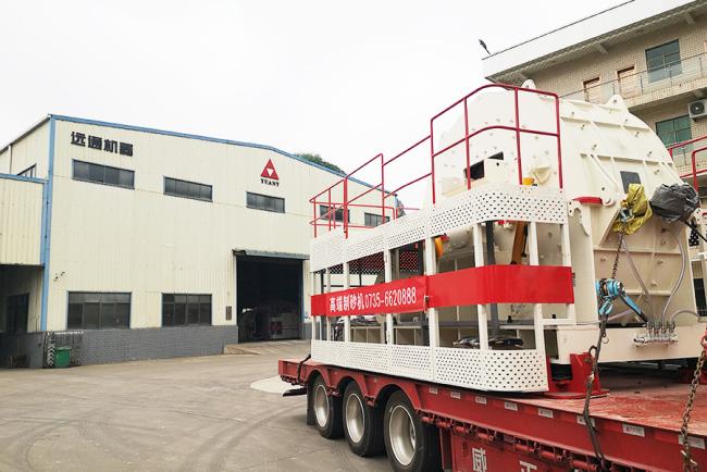 Horizontal Shaft Impact Crushing Machine in operation