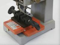 China DF-368A Key Duplicator Cutting Machines 110V/220VKey Duplicator Machine Authorized Agent for sale