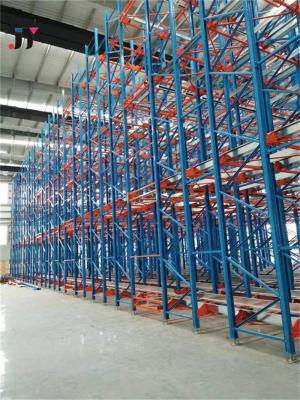 Cina Piattaforma di stoccaggio in ripiano in soffitta che utilizza la formazione in acciaio laminato a caldo per le soluzioni di stoccaggio in vendita