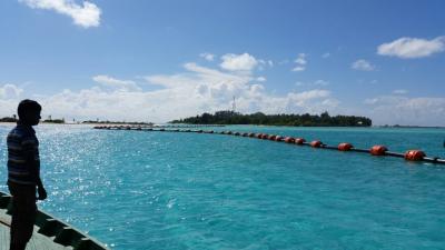 China Peça personalizada de tubos flutuantes para casas de barco Marítimo HDPE Dredging Floaters Buoys duras à venda