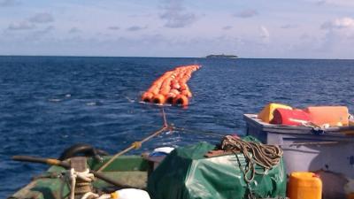 Cina tubo di dragaggio in HDPE giallo galleggiante galleggiante con collegamento a bulloni in vendita