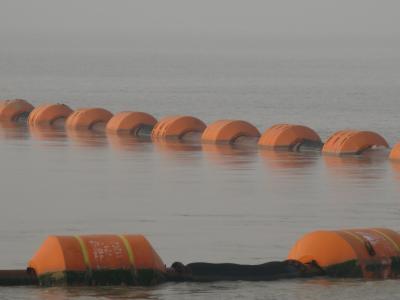 China Conchas exteriores de 8 mm amarillo de alta densidad de la draga marina de tuberías flotantes para descarga de arena en venta