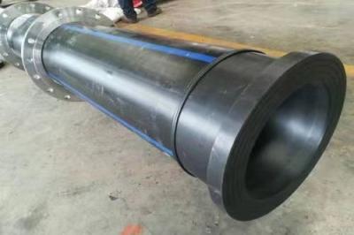 China UV-bestendige, witte co-extrudeerde HDPE-pijpleiding voor baggeren en blootgestelde werkplekken Te koop