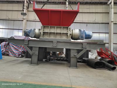 Cina 110kW Potenza Multifunzionale Double Shaft Shredder per rottami di metallo e motori di auto usate in vendita
