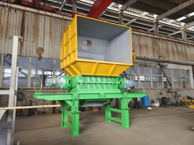 Cina 110kW Multifunzionale Crusher di testa di plastica Can Crusher per le esigenze di frantumazione versatile in vendita