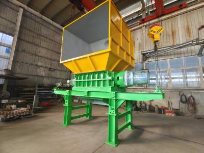 Cina 110kW Multifunzionale Crusher di testa di plastica Can Crusher per le esigenze di frantumazione versatile in vendita