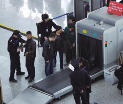 China O melhor varredor da segurança da velocidade X Ray do transporte da qualidade 0.22m/s com o varredor da bagagem do tamanho MCD10080X-ray do túnel de 1000mm x de 800mm à venda