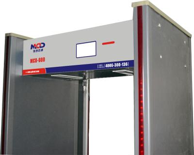 中国 ゲートの空港の耐候性がある金属探知器を通るアルファ数字表示及び地帯の表示歩行 販売のため