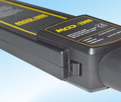 Cina Metal detector tenuto in mano leggero su ordinazione con la batteria rechargeble in vendita