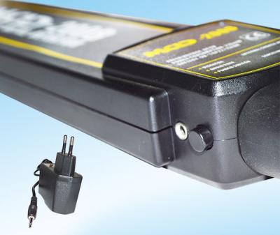 Cina Metal detector tenuto in mano leggero su ordinazione con la batteria rechargeble in vendita
