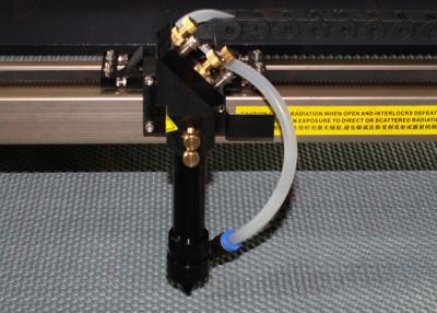 Cina Piccola tagliatrice del laser di legno con la ferrovia di guida lineare, incisore di legno del laser in vendita