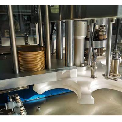 Cina macchina di sigillamento del recipiente di plastica 33cans/Min, latta automatica di CSA che cuce macchina in vendita