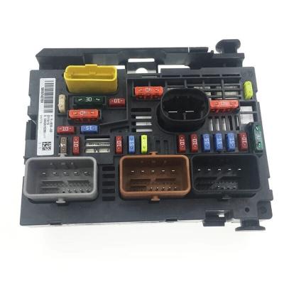 China 9807028780 Fuse Box Automotive Fuse Housing for Car Electrical System Durable Fuse Holder Replacement Fits for Citroen Peugeot for sale