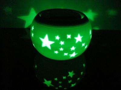 China Green Solar Powered Ceramic Flower Silhouette jar Light for garden table for sale
