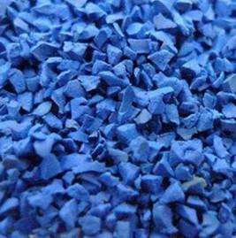 China Los gránulos de goma coloreados del patio mojaron vierten resistencia ULTRAVIOLETA de la miga de goma en venta