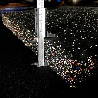 Cina la palestra dei composti 15mm di 1mx1mx15mm che pavimenta il campo da giuoco di gomma del pavimento di forma fisica di sport di Rolls piastrella la stuoia in vendita