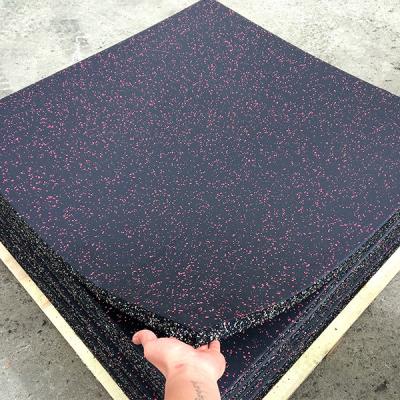 Cina Granelli di gomma di Mat With EPDM del pavimento di sollevamento pesi della palestra di pavimentazione della palestra di gomma elastica delle mattonelle in vendita