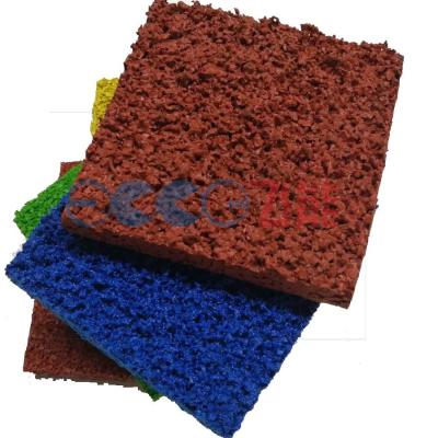 Cina Superficie di gomma dei granelli del raccoglitore del poliuretano del campo da giuoco di gomma della pavimentazione EPDM in vendita