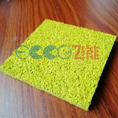 Cina La pavimentazione di gomma all'aperto intermedia EPDM dei granelli ha versato la pavimentazione di gomma del campo da giuoco in vendita