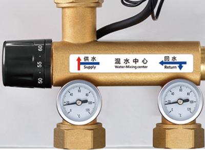 Cina 8123 centro residenziale di miscelazione dell'acqua del sistema di riscaldamento con la valvola termostatica e 2 in 1 regolatore di temperatura Water Pump in vendita
