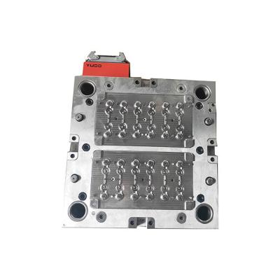 Cina Stampo per tappo in plastica Hot Runner Stampo per tappo fliptop da 24 mm per bottiglia con collo standard in vendita