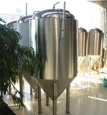 Cina Carro armato luminoso della birra di acciaio inossidabile di 300L-1500L 304L 316L per la birra di stoccaggio in vendita