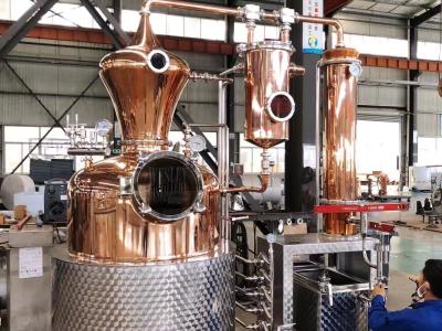Cina Attrezzatura di rame rossa di Reflux Column Distillation del distillatore dell'alcool per il rum Gin Vodka del whiskey in vendita