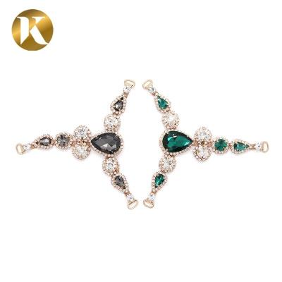 Cina Il cristallo di rocca di stile di T orna 110mm*95mm per la decorazione dei sandali della donna in vendita