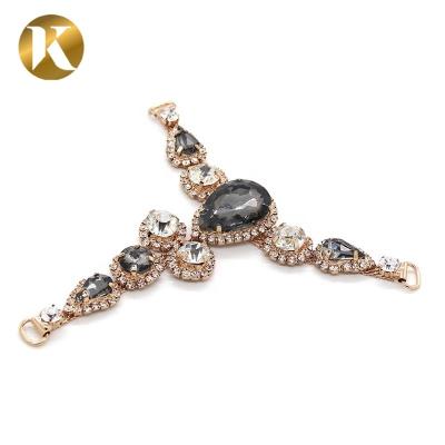 Cina Il cristallo di rocca di stile di T orna 110mm*95mm per la decorazione dei sandali della donna in vendita