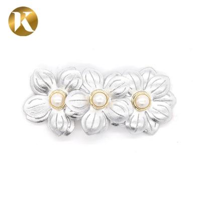 Cina Accessori speciali del fermaglio della scarpa del panno di modo fatto a mano su ordinazione del fiore della vendita all'ingrosso di Wenzhou Kml in vendita