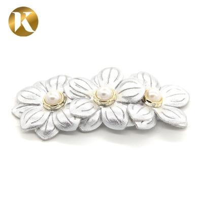 Cina Accessori speciali del fermaglio della scarpa del panno di modo fatto a mano su ordinazione del fiore della vendita all'ingrosso di Wenzhou Kml in vendita