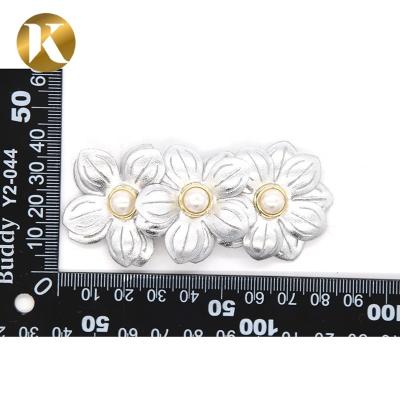 Cina Accessori speciali del fermaglio della scarpa del panno di modo fatto a mano su ordinazione del fiore della vendita all'ingrosso di Wenzhou Kml in vendita