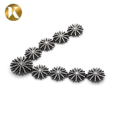 Cina La scarpa decorativa di forma di v su ordinazione taglia il materiale in lega di zinco di 110mm*95mm in vendita