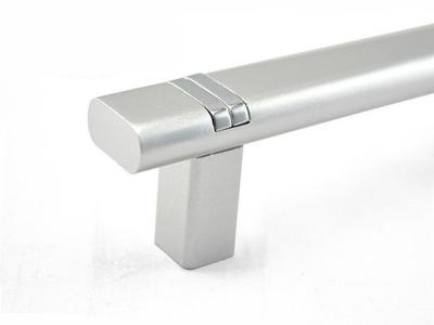 Cina Maniglie dell'armadio da cucina dell'alluminio del solido 320mm, maniglie chiuse d'argento dell'alluminio dell'Assemblea dello zinco in vendita