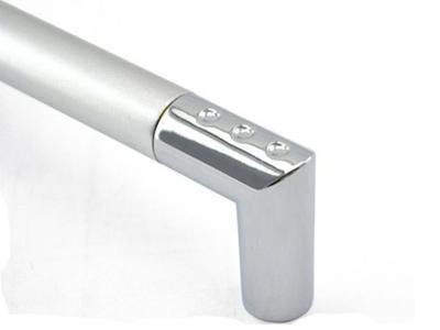 Cina l'armadietto di alluminio della cucina di 128mm, porta d'argento del frigorifero dello zinco tira le manopole moderne semplici dell'apprettatrice in vendita