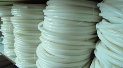 Cina Compatibilità chimica della tubatura del silicone curata platino, tubo flessibile di flessione ad alta temperatura in vendita
