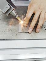 China SGS Approved 2000W Handheld Fiber Laser Welding Machine 220V 50/60Hz for sale