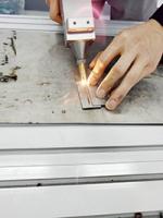 China SGS Approved 2000W Handheld Fiber Laser Welding Machine 220V 50/60Hz for sale
