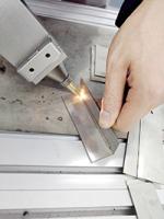 China SGS Approved 2000W Handheld Fiber Laser Welding Machine 220V 50/60Hz for sale