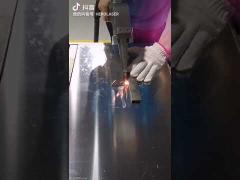 macchina tenuta in mano portatile della saldatura a laser della fibra 120mm/S facile da operare