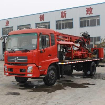Cina trivellazione Rig Machine With Mud Pump dell'acqua di 300M Deep Truck Mounted e compressore d'aria in vendita